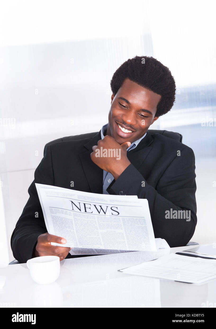 Reading a happy text hi-res stock photography and images - Alamy