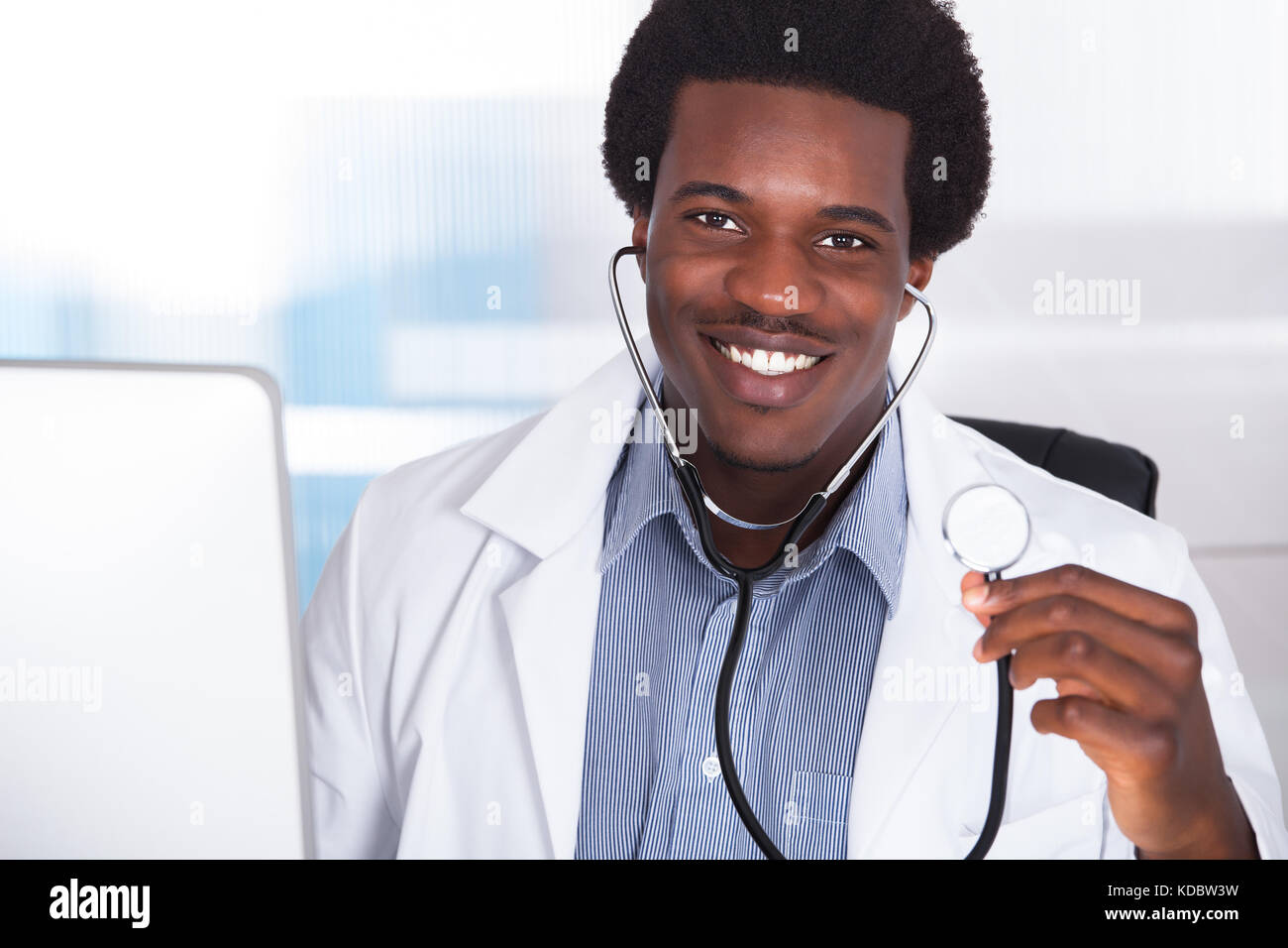 Doctor stethoscope desk hi-res stock photography and images - Alamy
