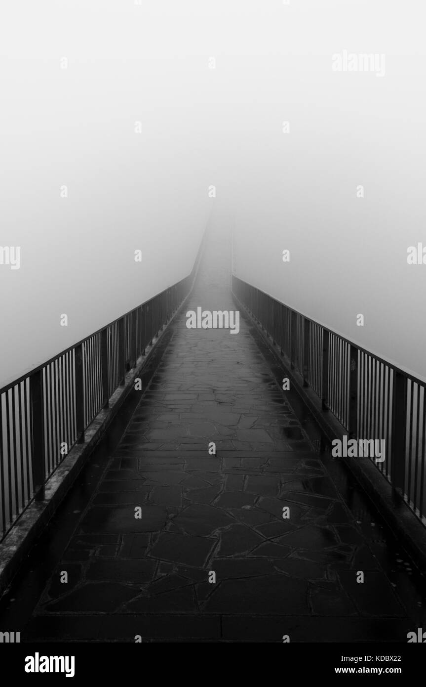 Black and white bridge fog hi-res stock photography and images - Alamy