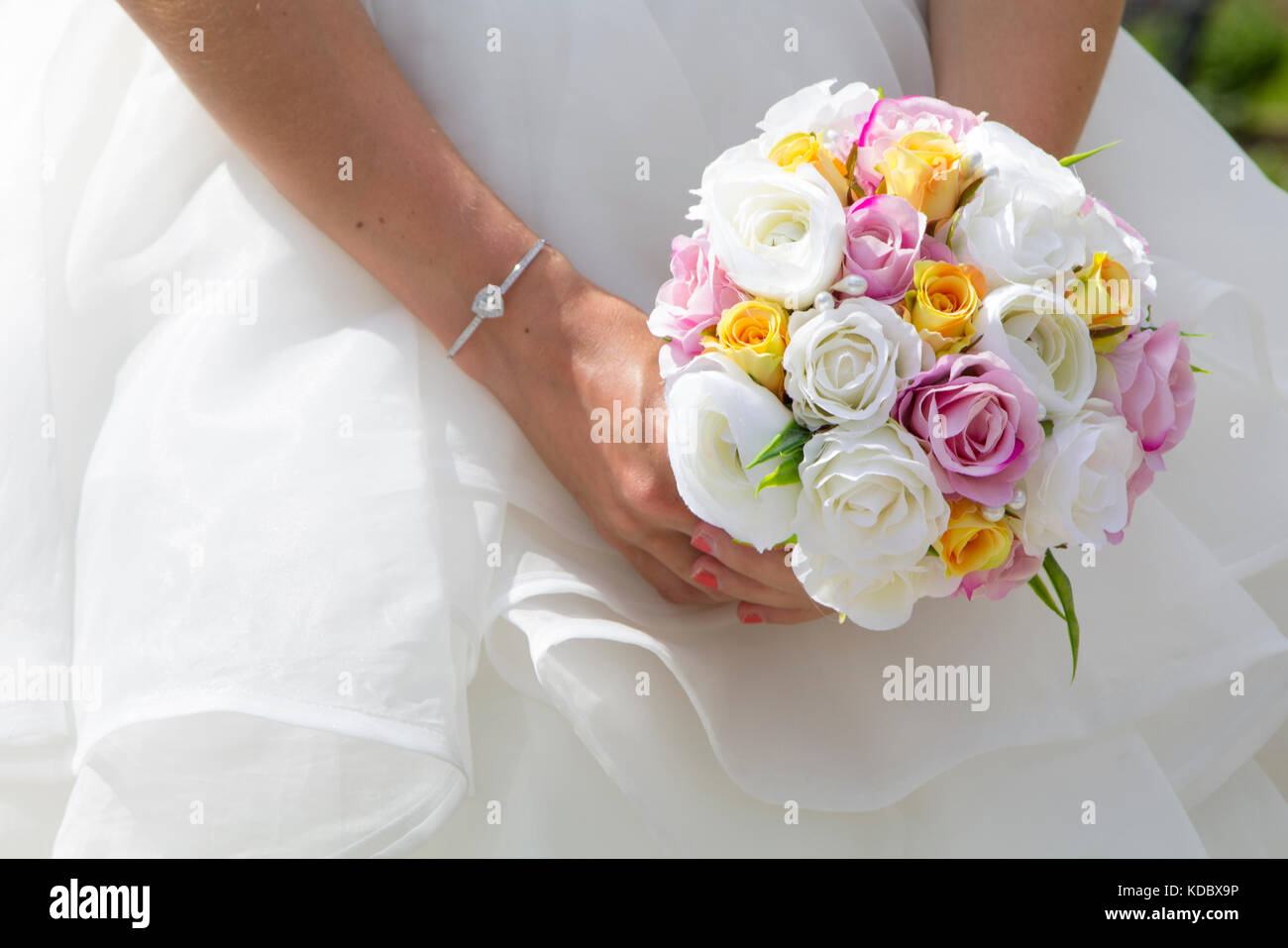 Bride holding bouquet of Flowers Stock Photo - Alamy