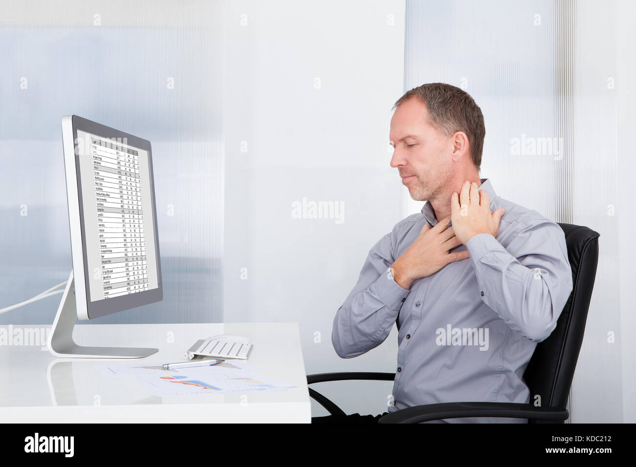 Neck ache computer hi-res stock photography and images - Alamy