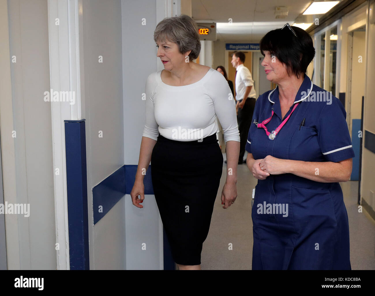 Prime Minister Theresa May with Ward Manager Debbie Rutter (right ...