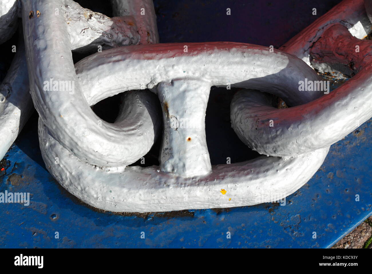 Silver metal chain, chin link Stock Photo - Alamy