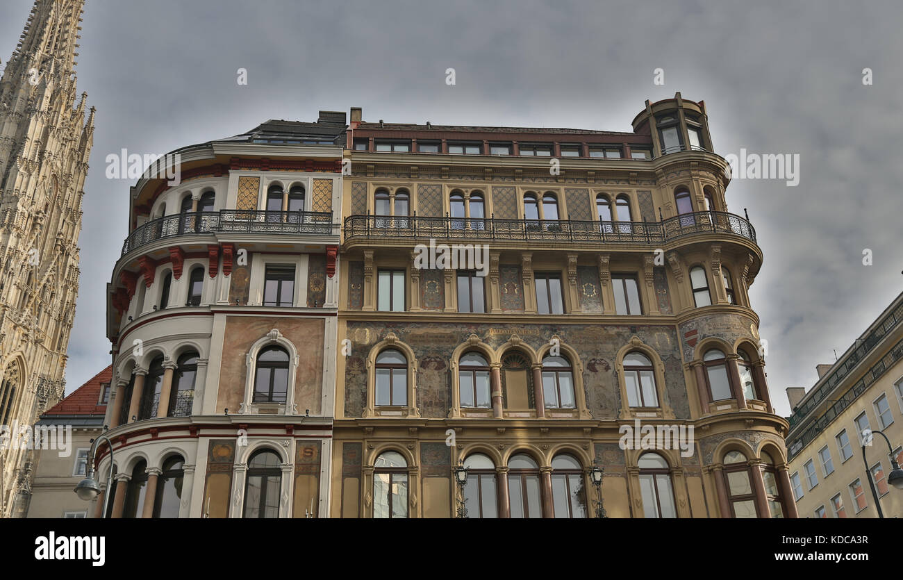 Houses in vienna hi-res stock photography and images - Alamy