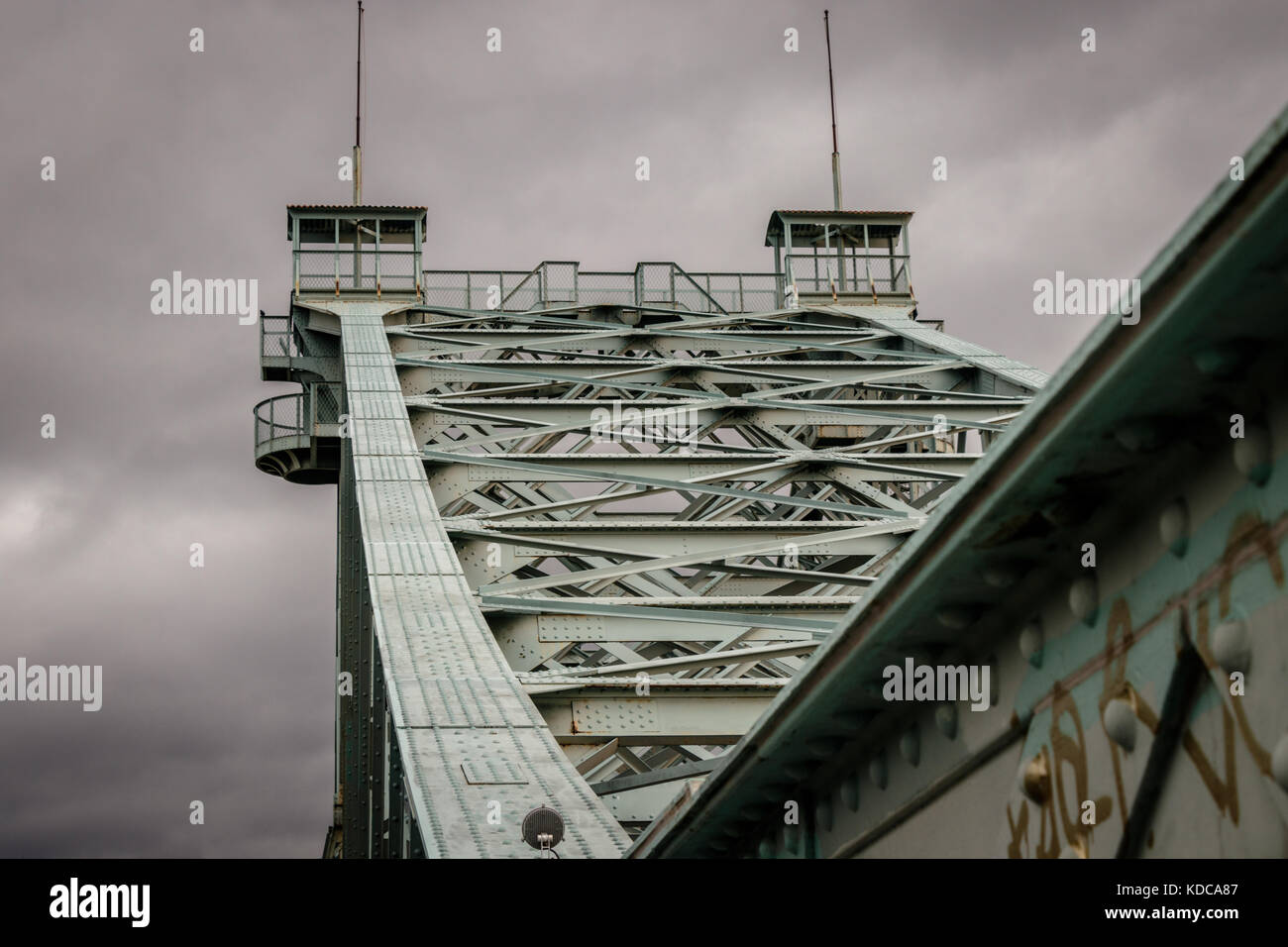 Cantilever truss bridge hi-res stock photography and images - Alamy