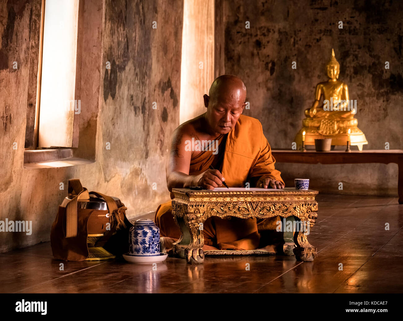 Buddhist monk reading book hi-res stock photography and images - Alamy