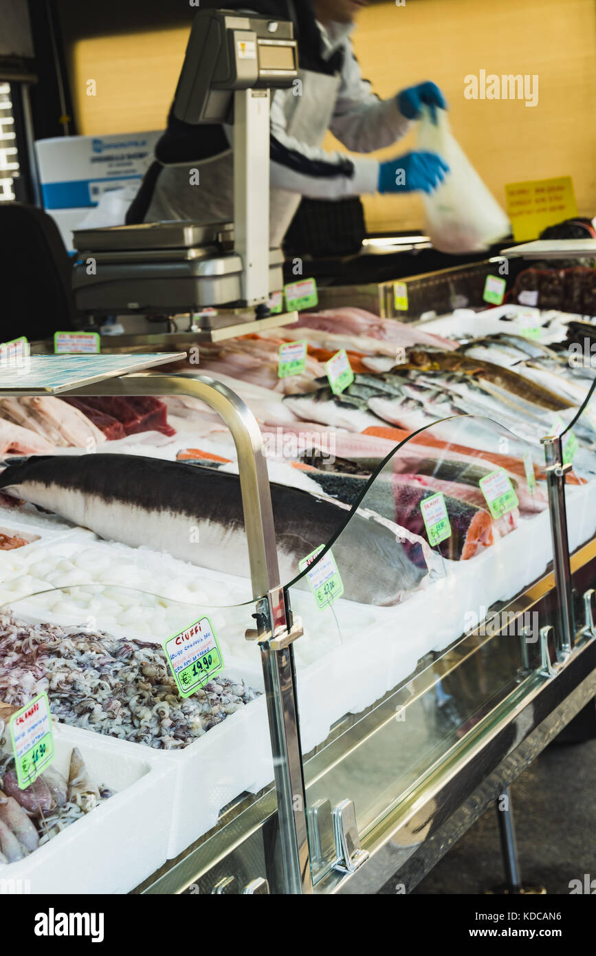 Italy fish stalls 3 Stock Photo - Alamy
