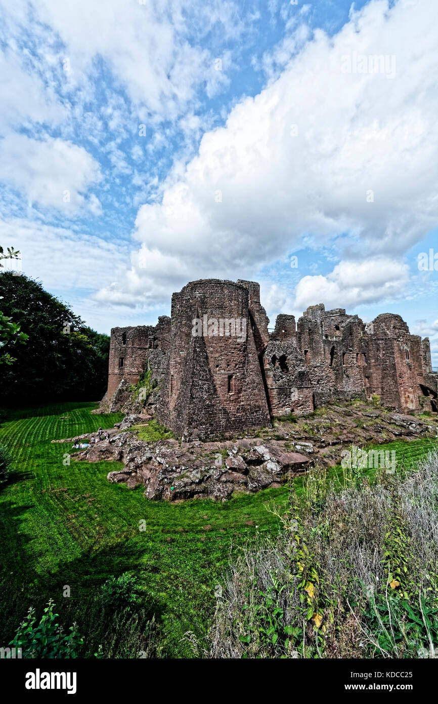 Goodrich castle gatehouse High Resolution Stock Photography and Images ...