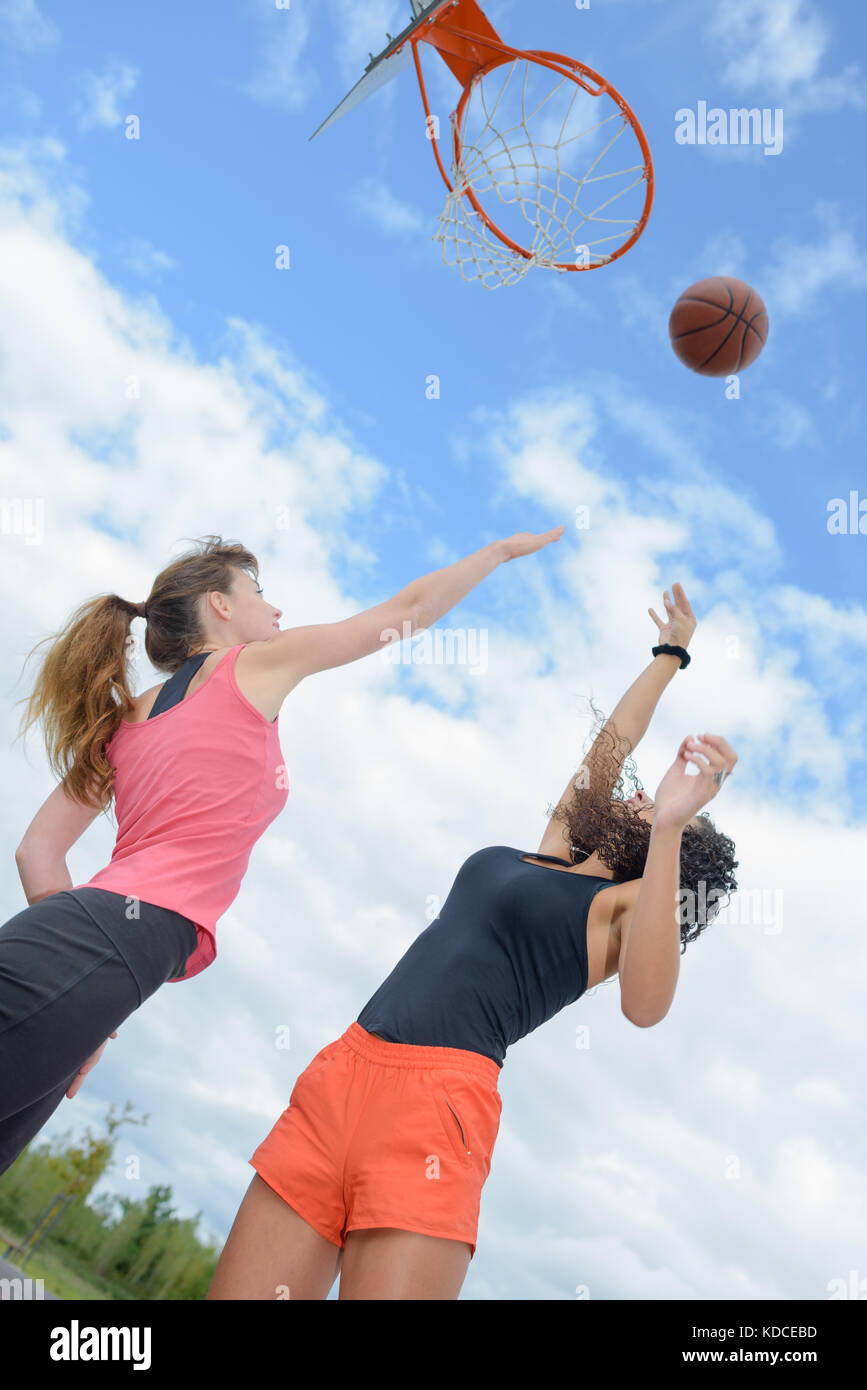 women playing basketball Stock Photo - Alamy