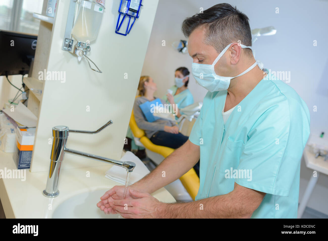 dentist washing his hands Stock Photo - Alamy