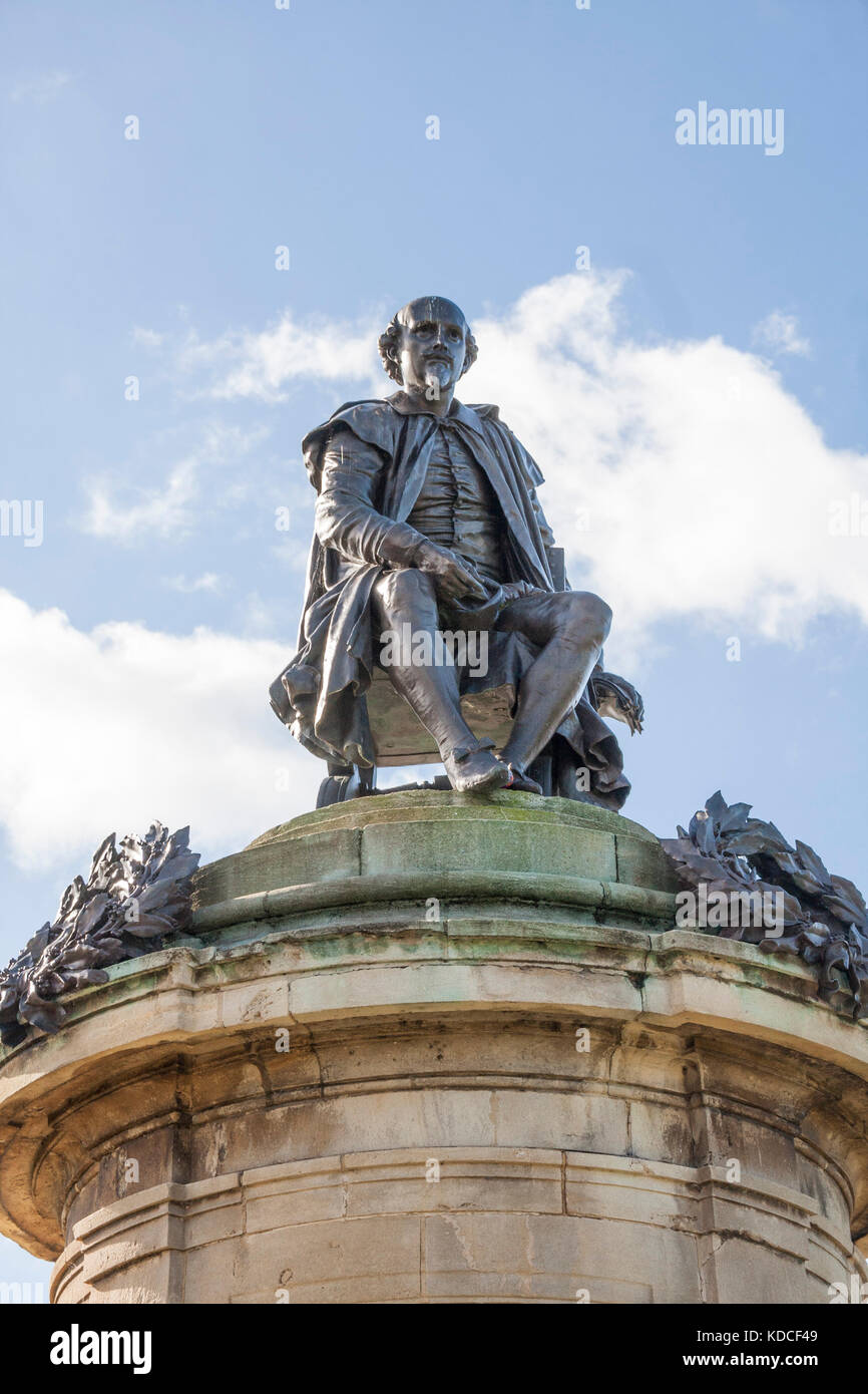 Statue of William Shakespeare by Ronald Gower in Stratford upon Avon ...