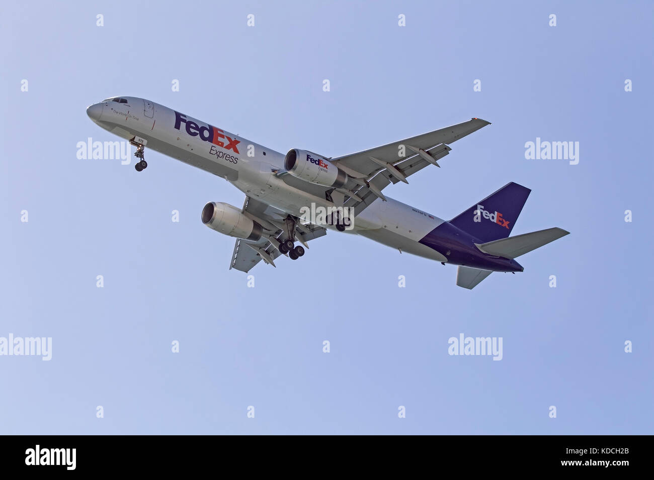Airplane FedEx 757 cargo jet flying at the Huntington Beach Airshow ...