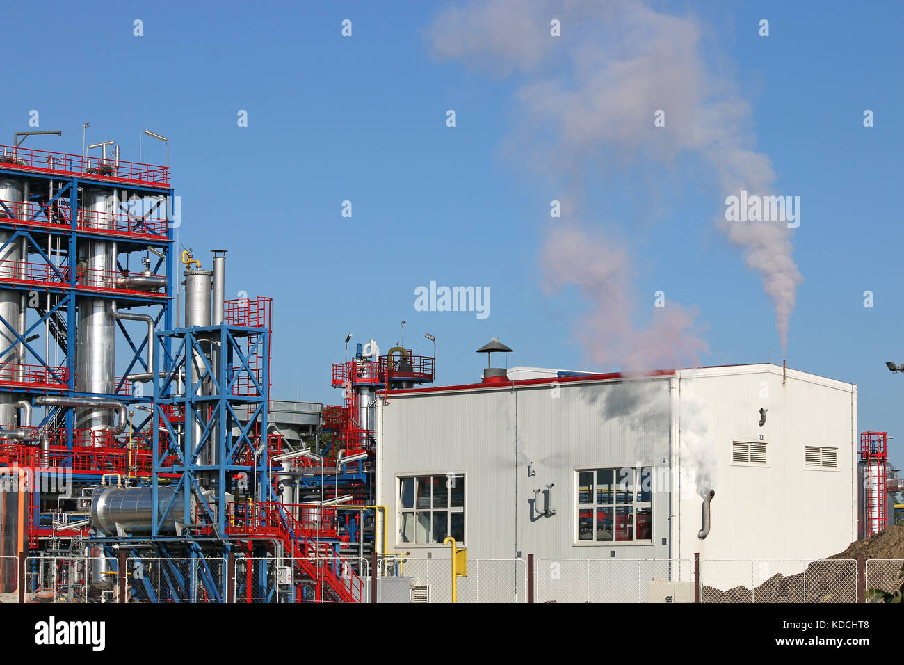 Petrochemical plant oil industry hi-res stock photography and images ...