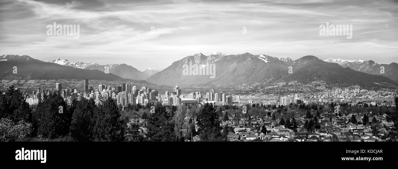 Vancouver skyline mountain hi-res stock photography and images - Alamy