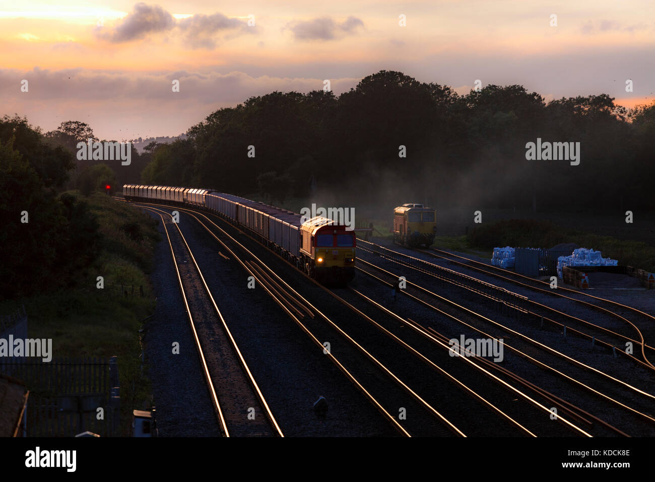 A DB Cargo class 59 locomotive passes Woodborough (between Pewsey ...