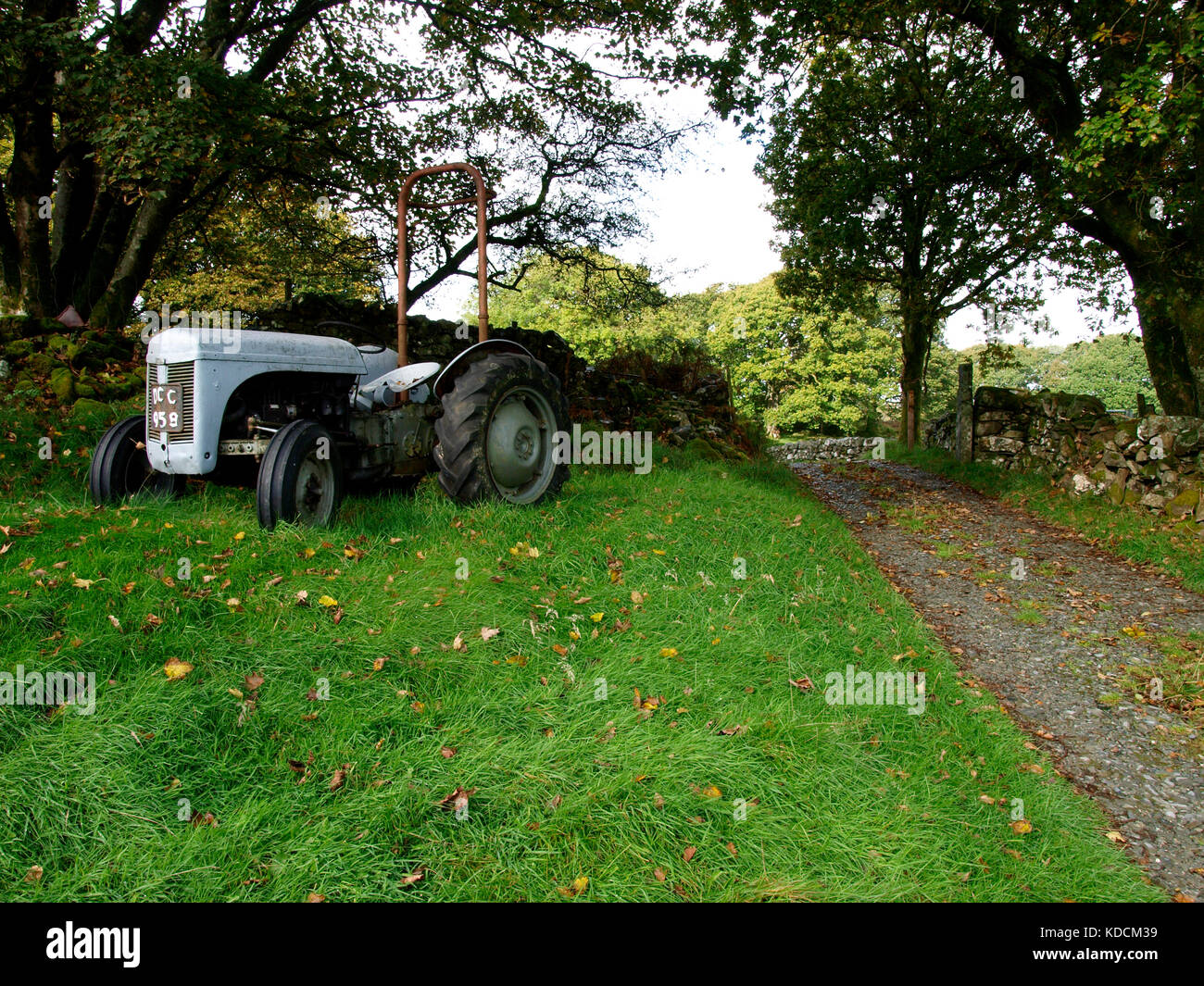 Classic tractor, Gwynedd, Snowdonia National Park, North Wales, UK ...