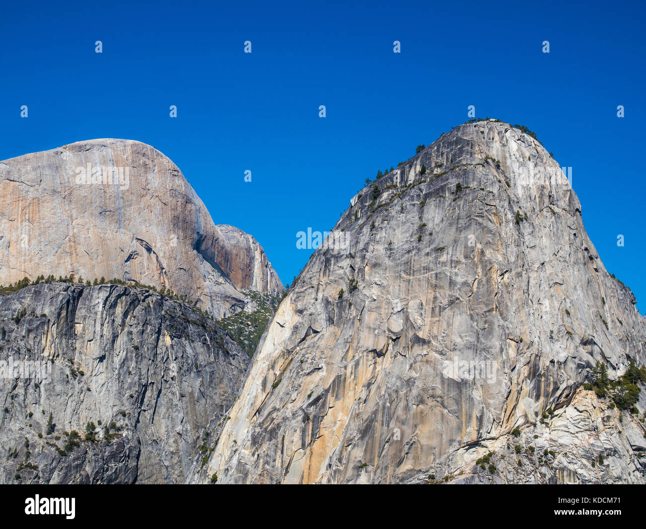 Panoramic mountains yosemite national hi-res stock photography and ...