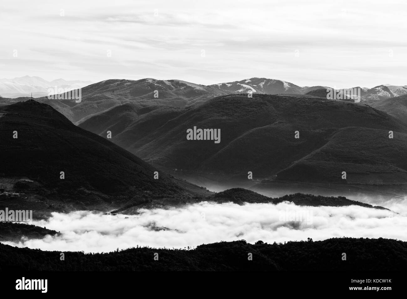 Valley between the mountains hi-res stock photography and images - Alamy
