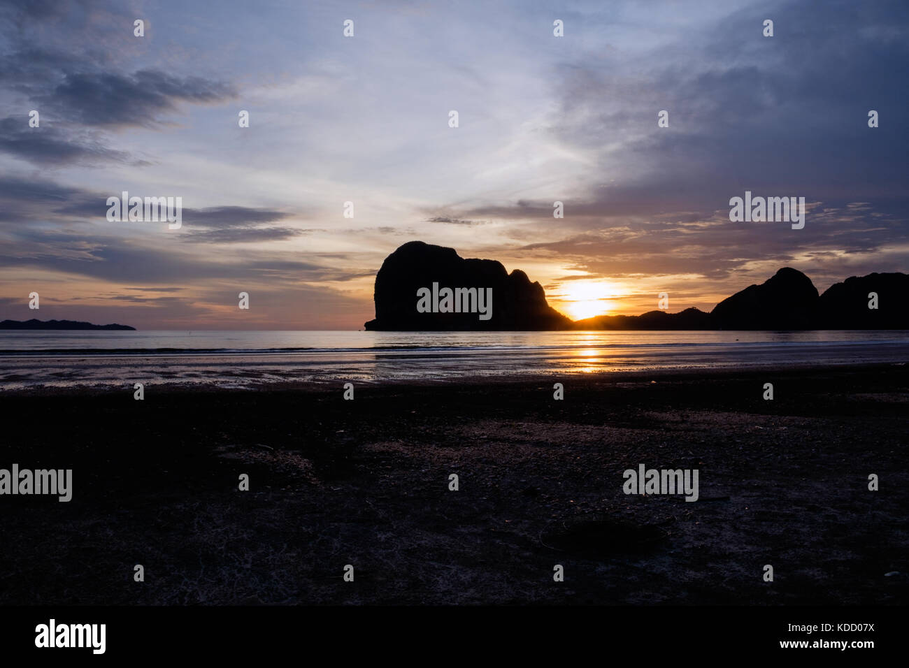 sea the sunset ,Thailand trang sea Stock Photo - Alamy