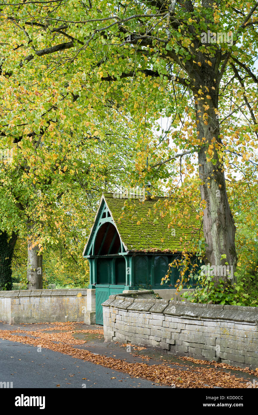 Sherborne cemetery lychgate in autumn. Sherborne, Cotswolds ...