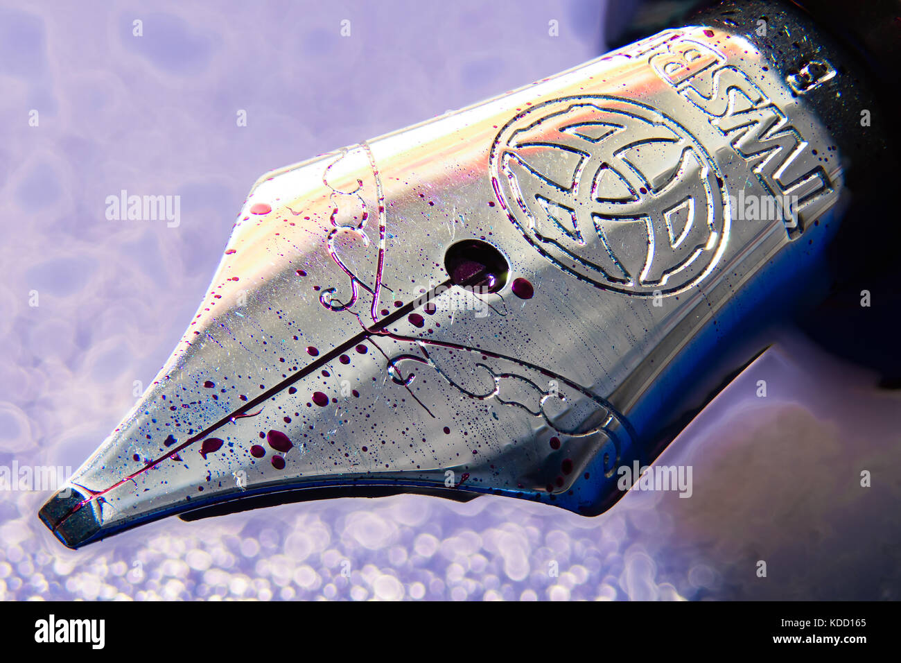 Close up of a fountain pen nib Stock Photo - Alamy