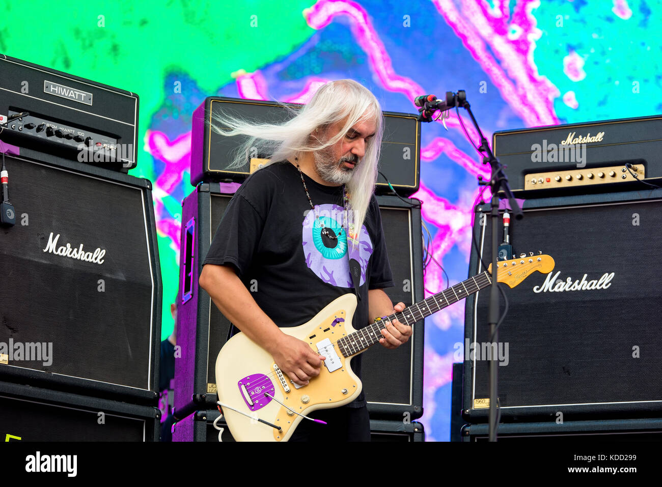 Dinosaur jr rock band hi-res stock photography and images - Alamy
