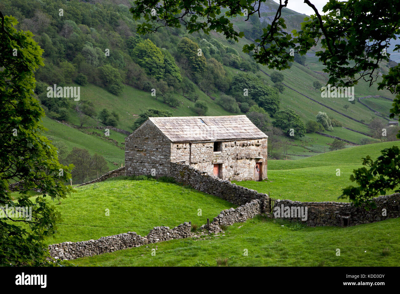 Barn yorkshire dales hi-res stock photography and images - Alamy