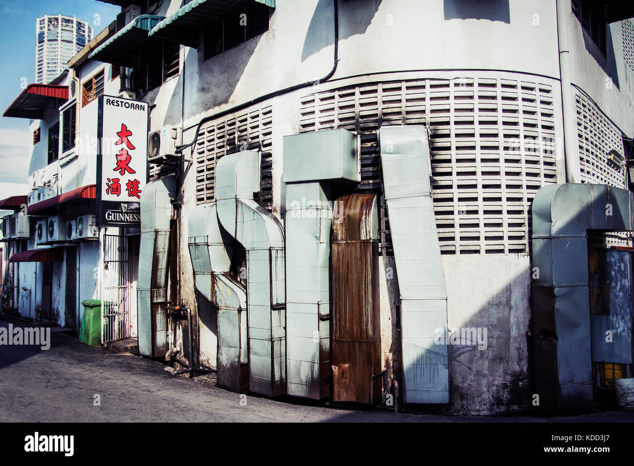 Gritty back streets at a Chinese restaurant in Chinatown on Penang ...