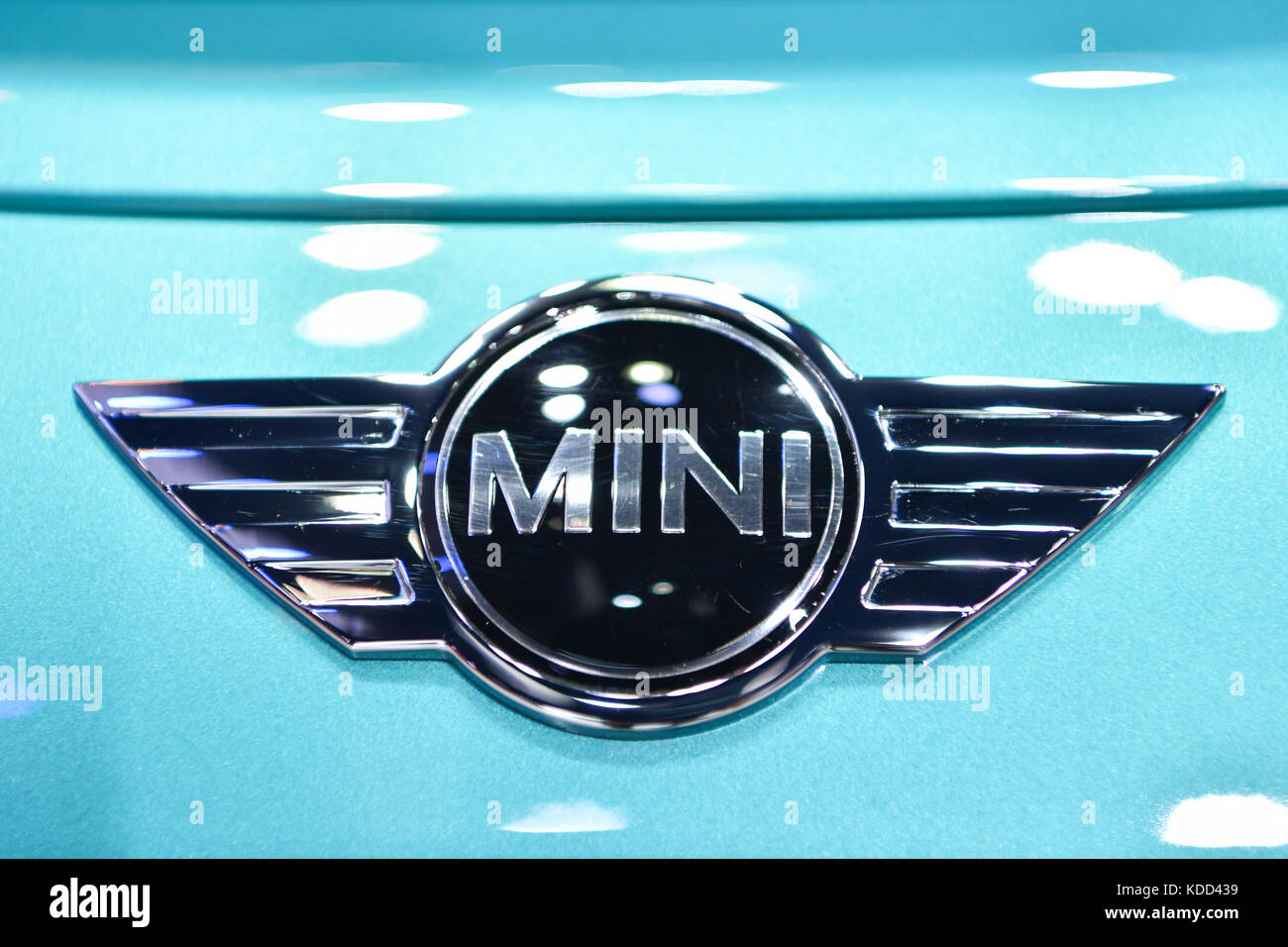 Mini cooper logo hi-res stock photography and images - Alamy