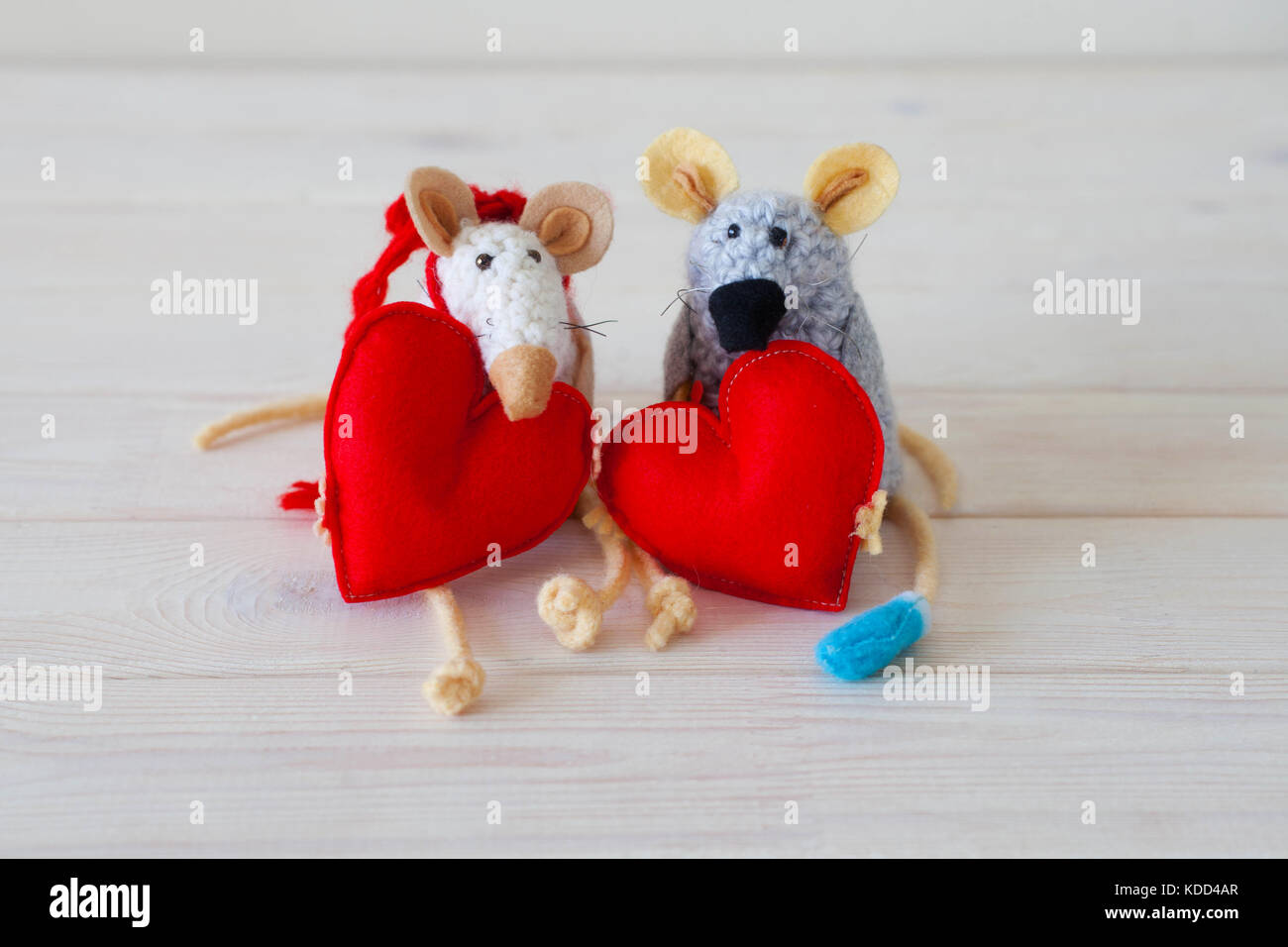 Homemade toy mouse. Mouse holding a heart Stock Photo - Alamy