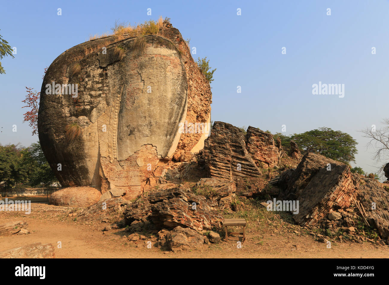 The Giant Lions sculpture at Min Kun on the Irrawaddy River near ...