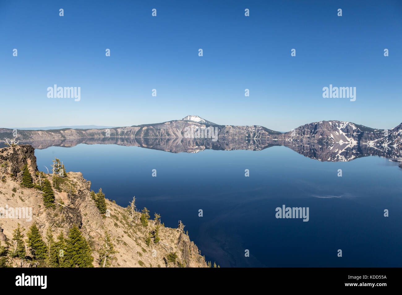 Perfect mountain lake reflection hi-res stock photography and images ...