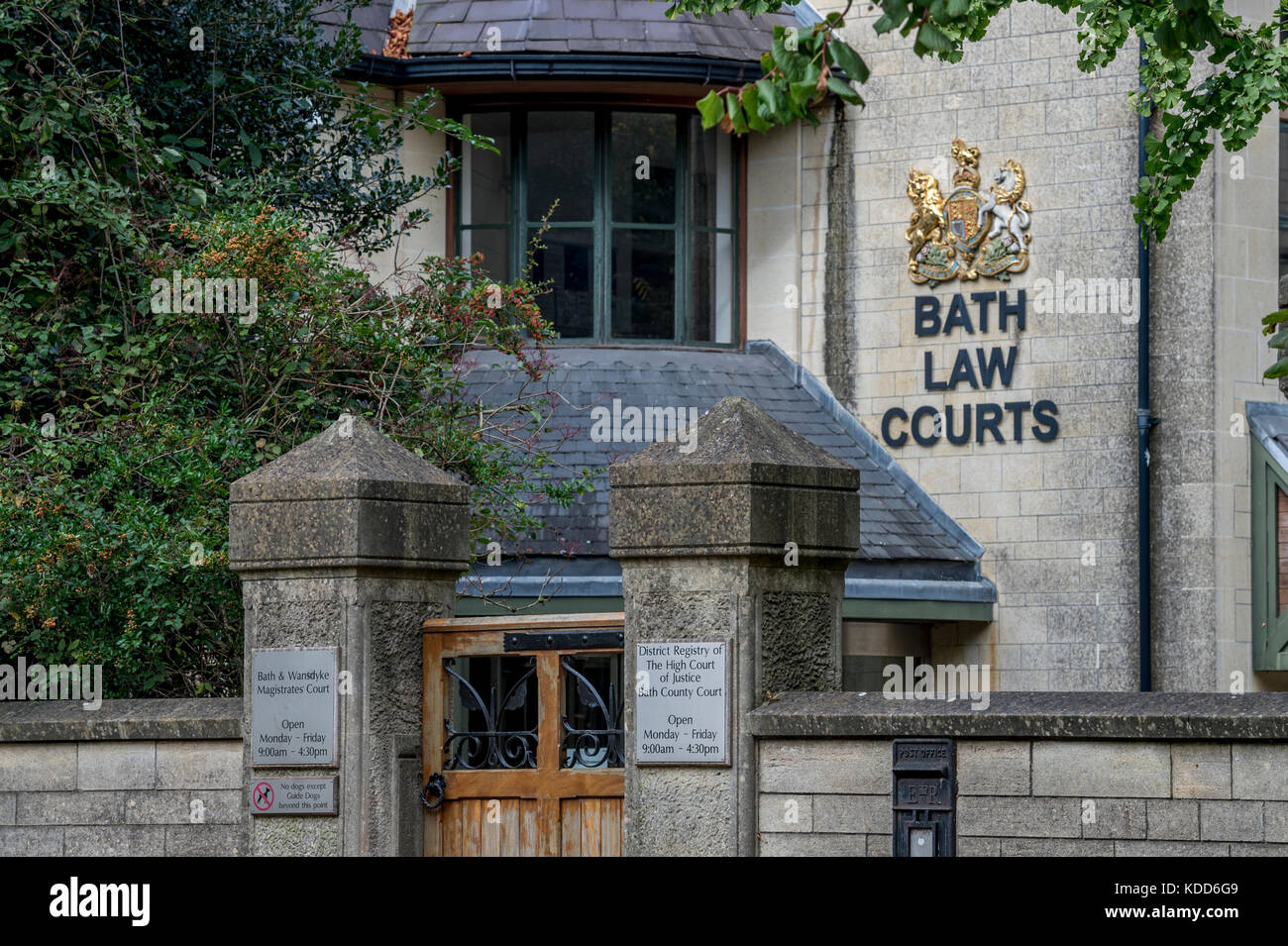The outside of Bath Magistrates' Court Stock Photo - Alamy