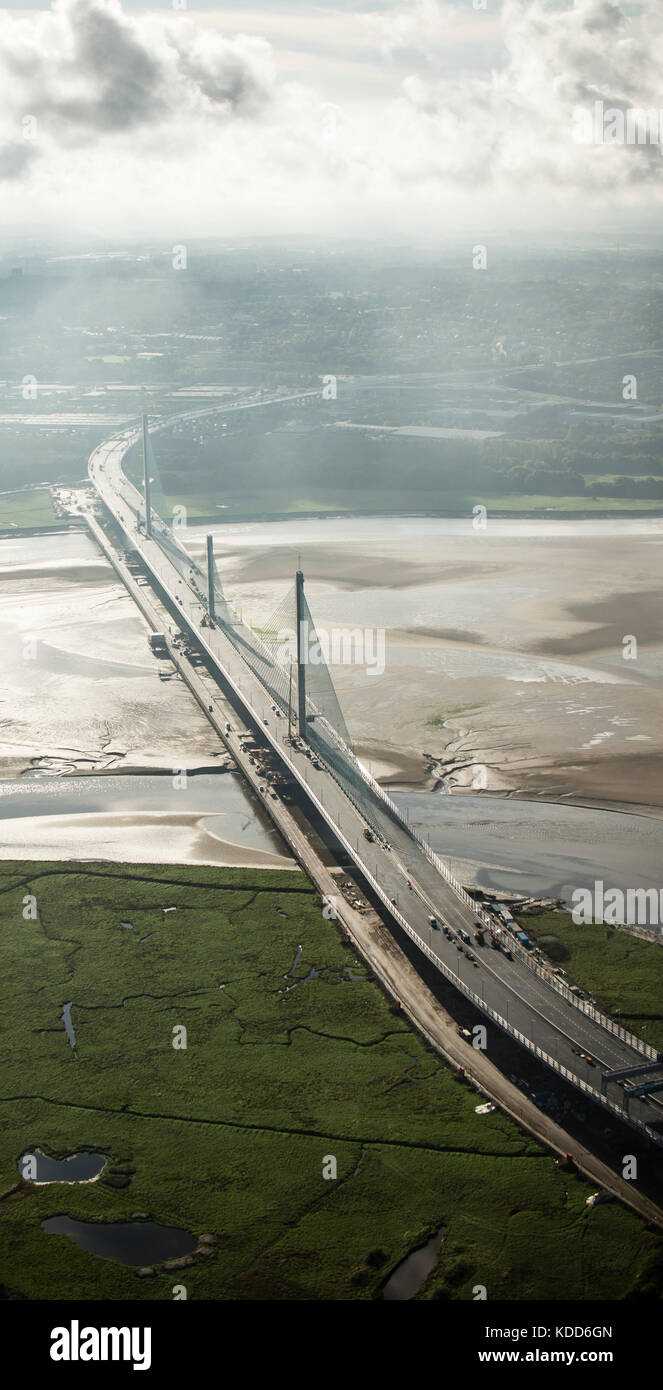 Aerial photo of New Mersey road bridge over the River Mersey Stock ...