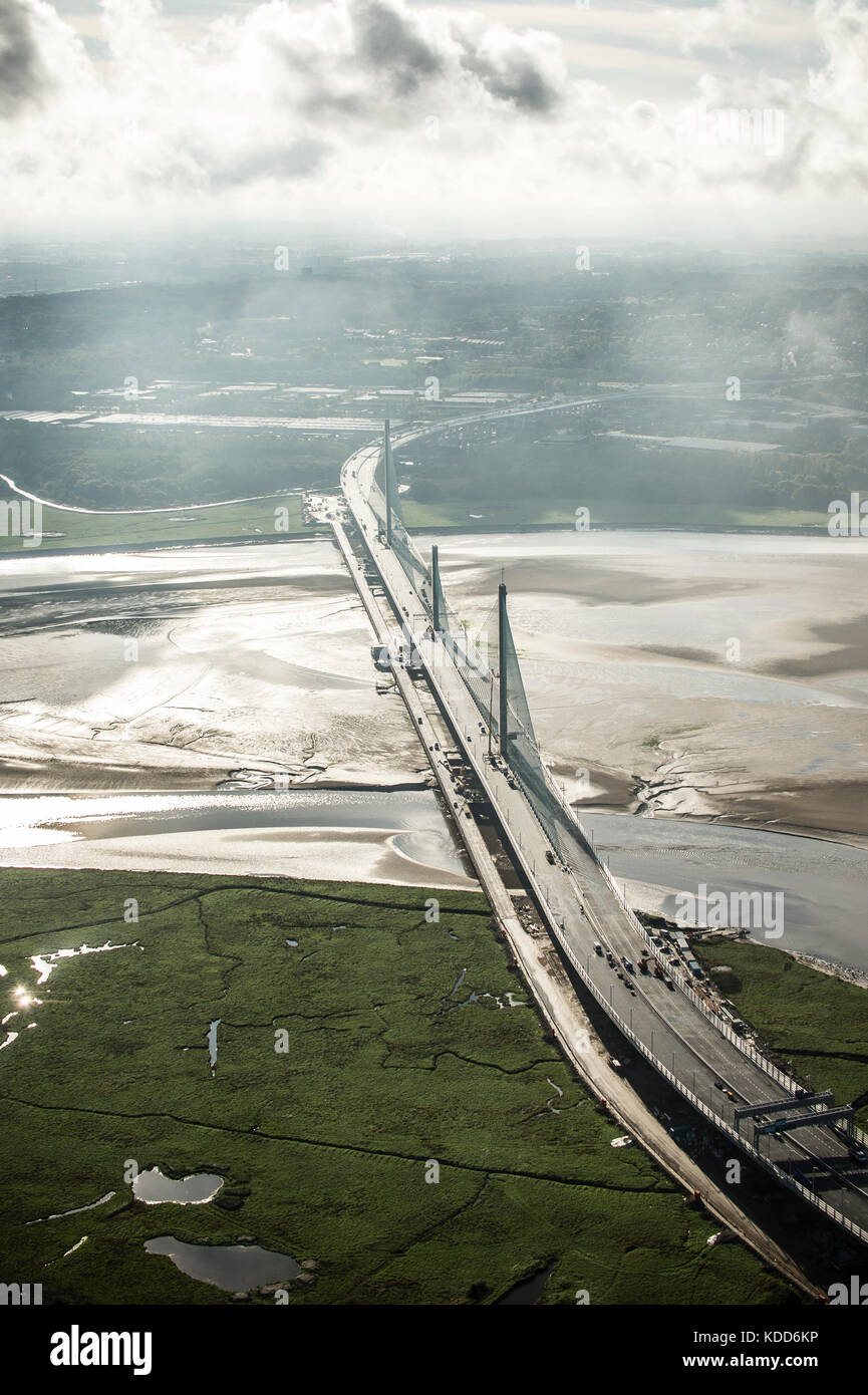 Aerial photo of New Mersey road bridge over the River Mersey Stock ...
