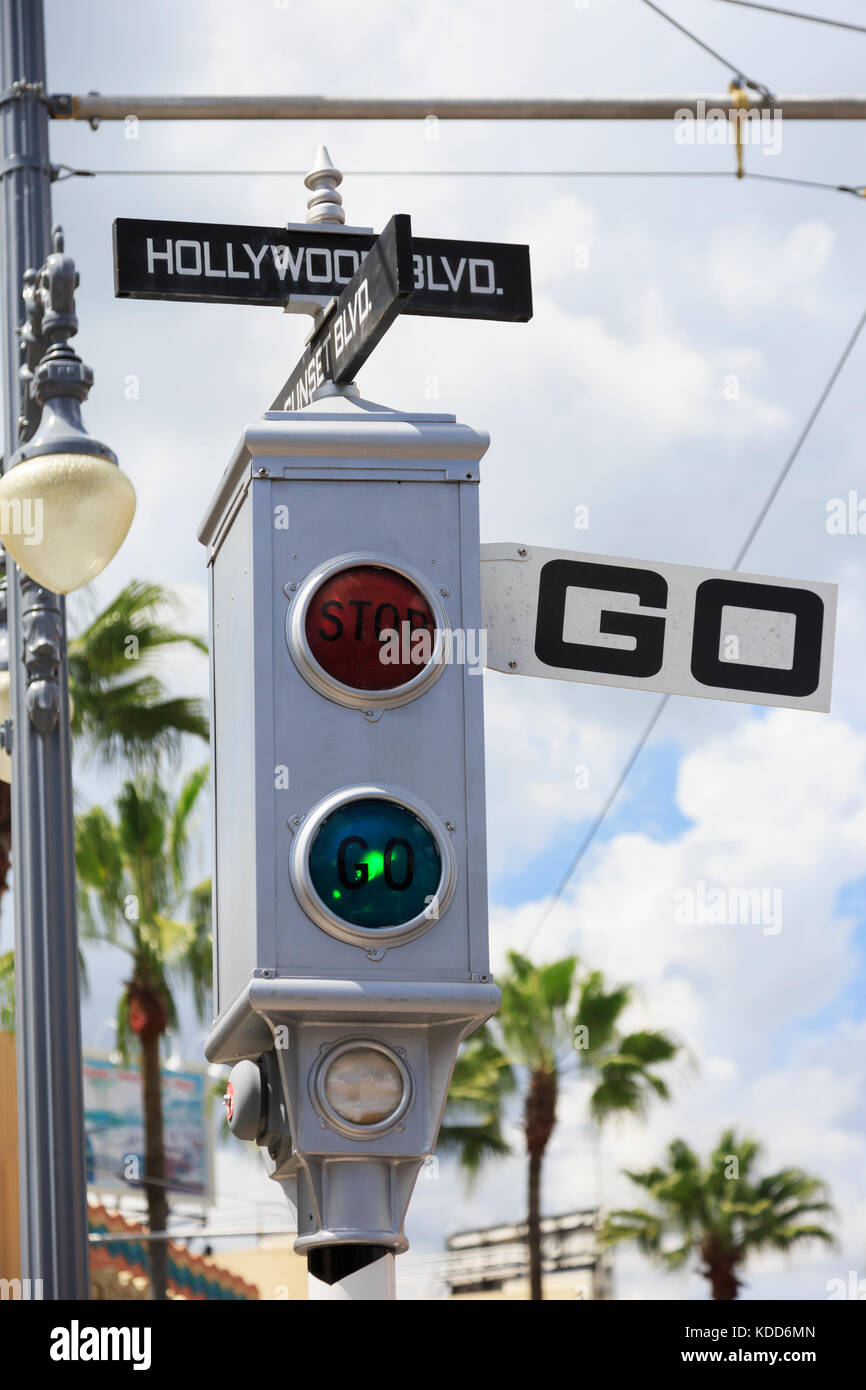 Vintage traffic signal hi-res stock photography and images - Alamy