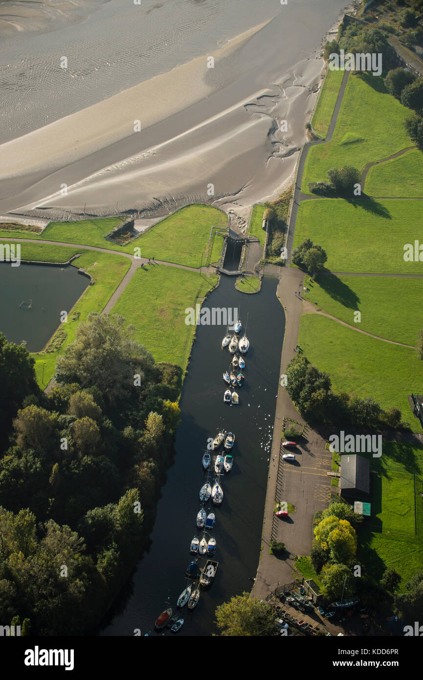 Modern mersey crossing hi-res stock photography and images - Alamy