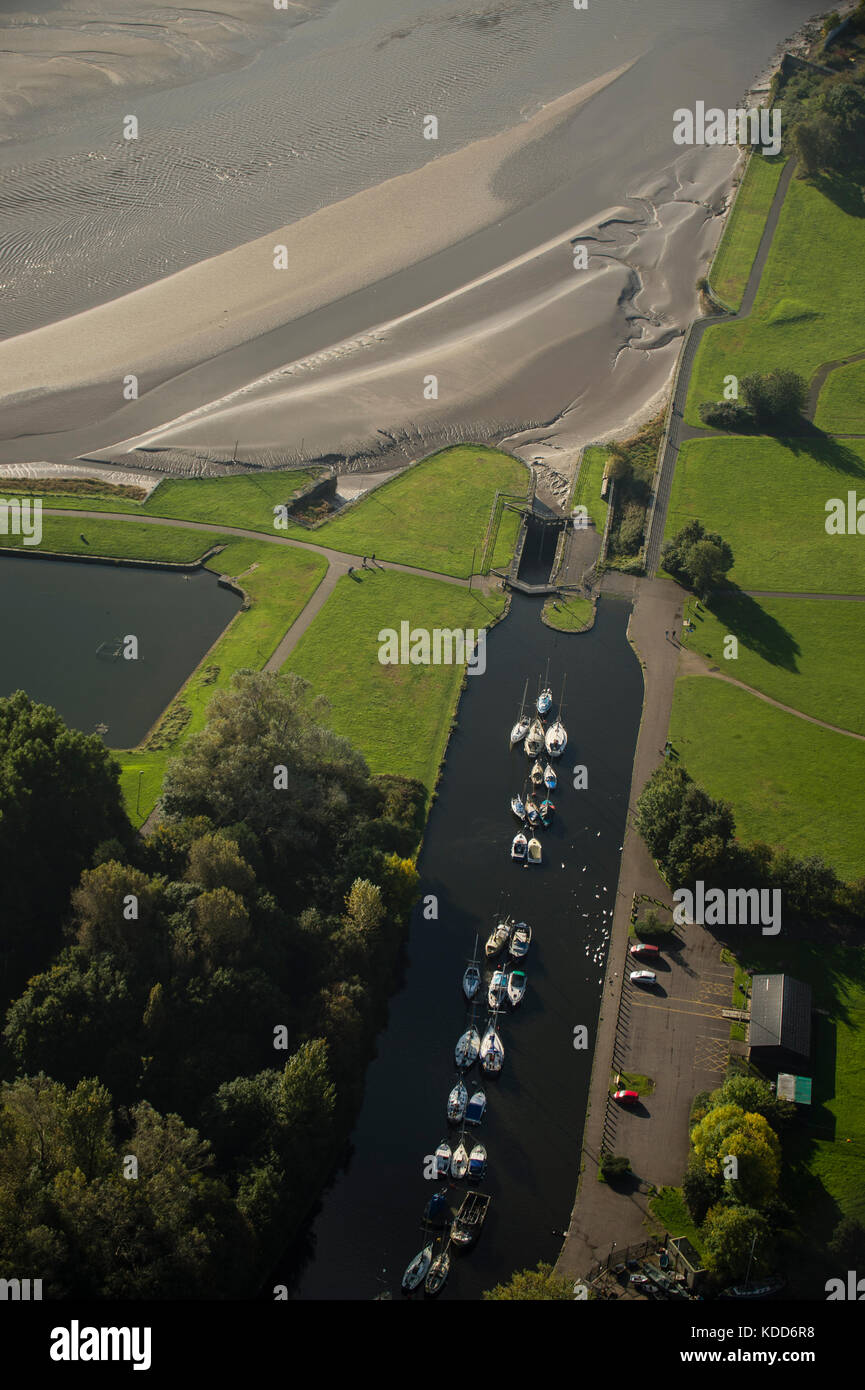 Modern mersey crossing hi-res stock photography and images - Alamy