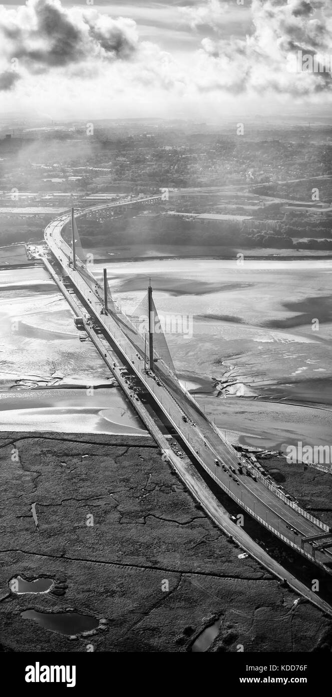Aerial photo of New Mersey road bridge over the River Mersey Stock ...