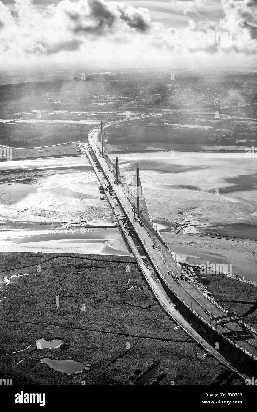 Aerial photo of New Mersey road bridge over the River Mersey Stock ...
