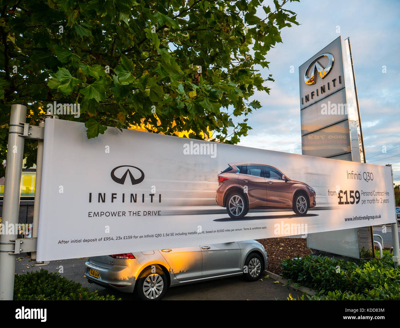 Infiniti Car Showroom, Reading, Berkshire, England Stock Photo - Alamy