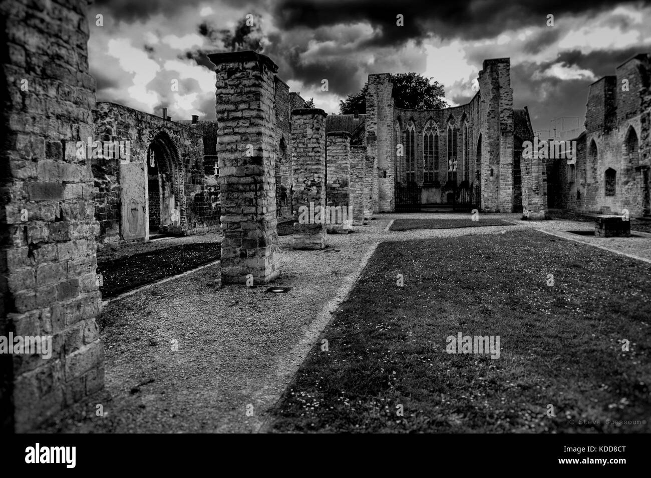 Church down a street Black and White Stock Photos & Images - Alamy