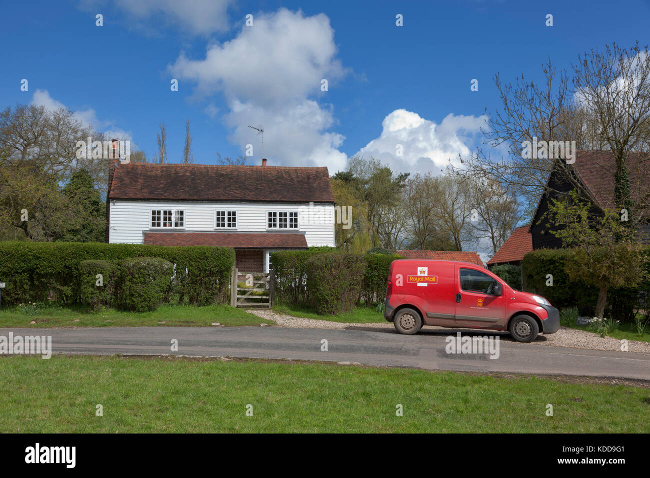 Red royal mail van hi-res stock photography and images - Alamy
