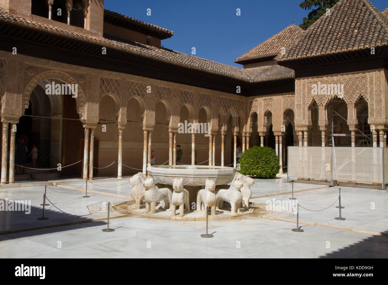 Alhambra "patio de los leones" Granada interior scene, tourists ...