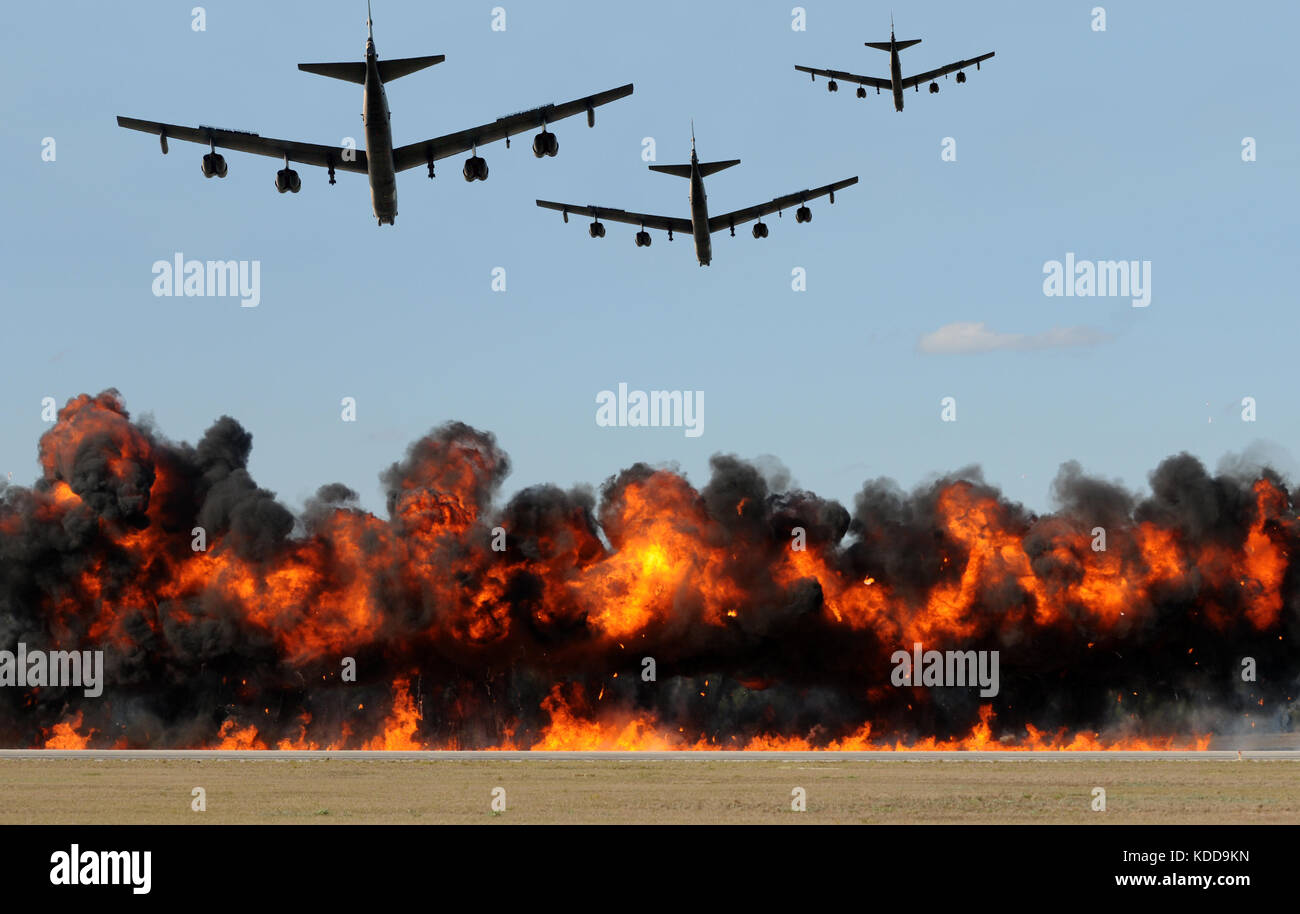 Bombs dropping hi-res stock photography and images - Alamy