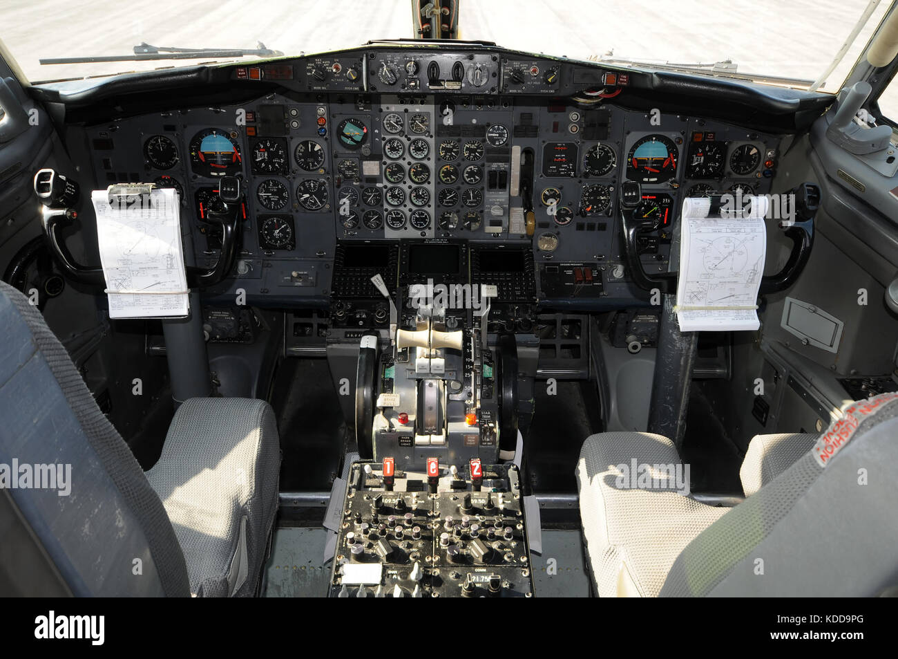Boeing 737 200 Cockpit