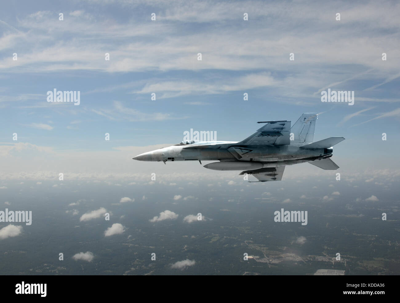 Navy jetfighter flying high hi-res stock photography and images - Alamy