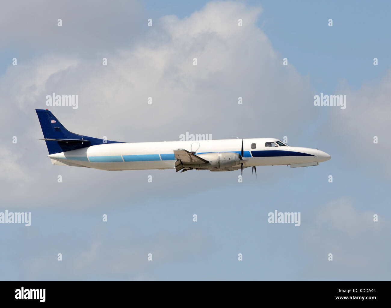Modern turboprop airplane in flight side view Stock Photo - Alamy