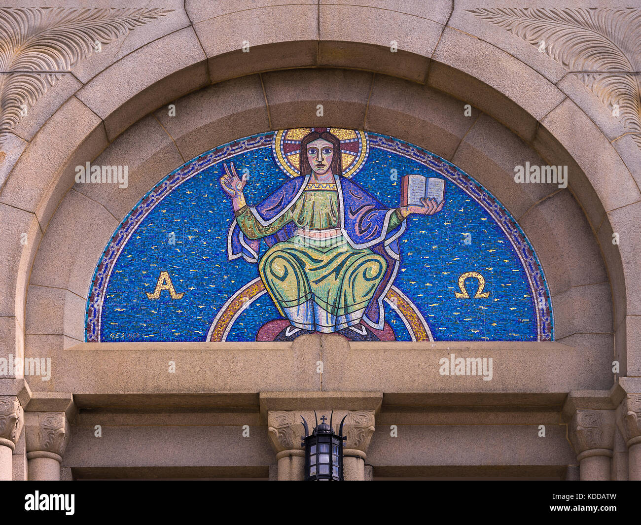 Tympanum church hi-res stock photography and images - Alamy