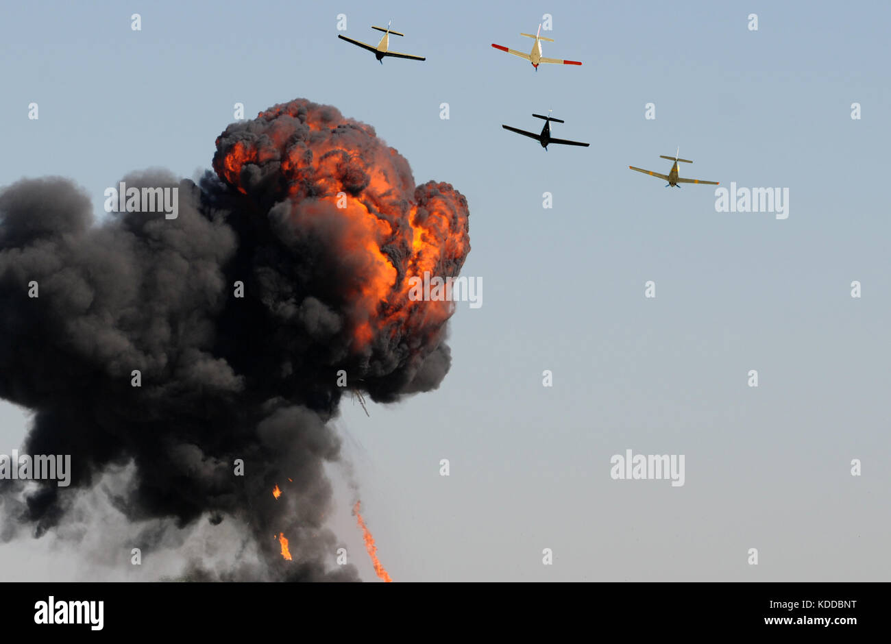 Fire airplanes hi-res stock photography and images - Alamy
